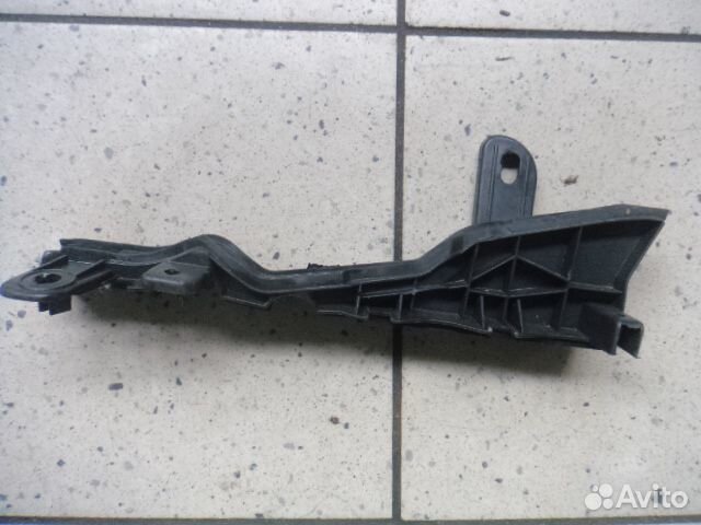 Кронштейн воздухозаборника правый Mercedes E-Class купить в Москве ...